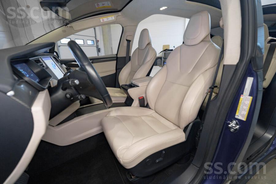 Blue Tesla Model X 2018 in Riga, with an engine capacity of 0.00 L and mileage of 136 thousand km for 33990 €, photo 11 on AUTOMOTO.COM.LV