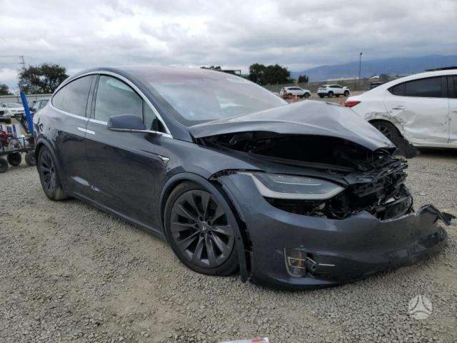 Zils Tesla Model X 2018 Kauņa, ar dzinēja tilpumu 0.00 L un nobraukumu 144 tūkst. km par 9000 €, foto 4 vietnē AUTOMOTO.COM.LV
