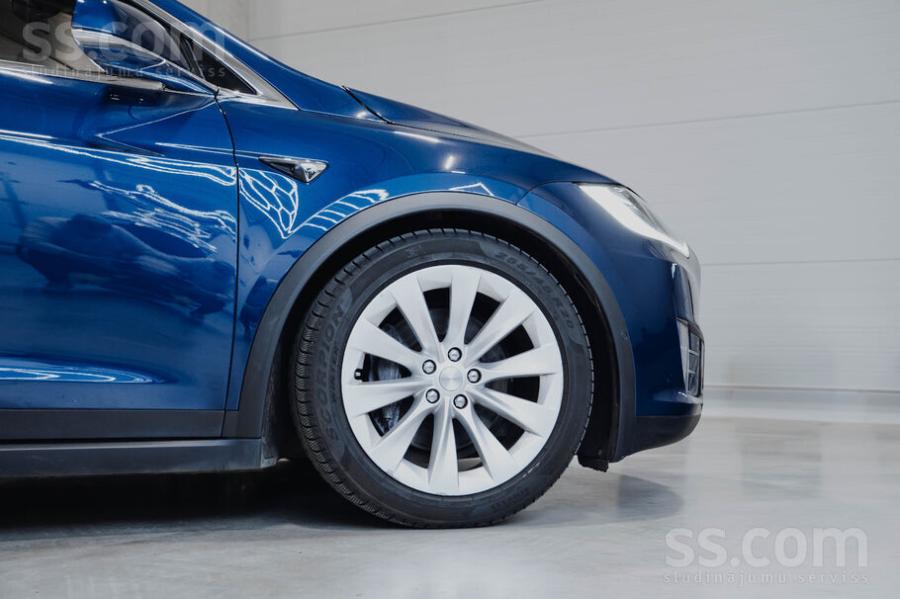 Blue Tesla Model X 2018 in Riga, with an engine capacity of 0.00 L and mileage of 136 thousand km for 30900 €, photo 6 on AUTOMOTO.COM.LV