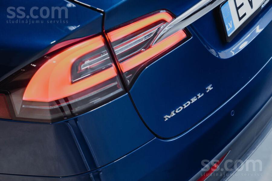 Blue Tesla Model X 2018 in Riga, with an engine capacity of 0.00 L and mileage of 136 thousand km for 30900 €, photo 8 on AUTOMOTO.COM.LV