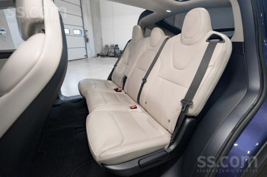 Blue Tesla Model X 2018 in Riga, with an engine capacity of 0.00 L and mileage of 136 thousand km for 30900 €, photo 14 on AUTOMOTO.COM.LV