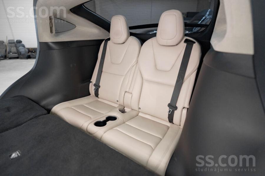 Blue Tesla Model X 2018 in Riga, with an engine capacity of 0.00 L and mileage of 136 thousand km for 30900 €, photo 16 on AUTOMOTO.COM.LV