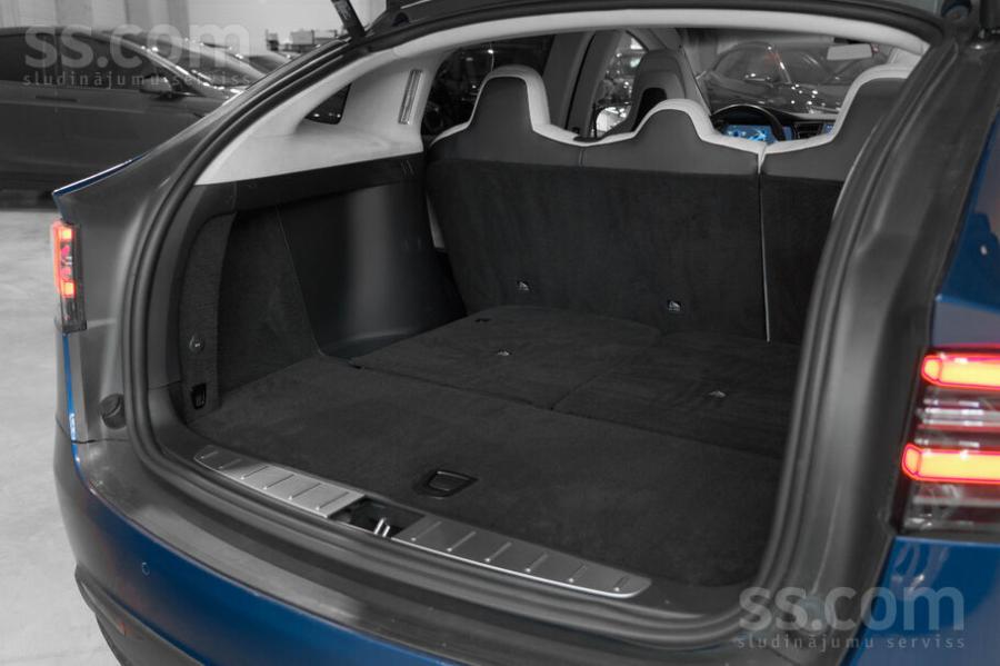 Blue Tesla Model X 2018 in Riga, with an engine capacity of 0.00 L and mileage of 136 thousand km for 30900 €, photo 21 on AUTOMOTO.COM.LV