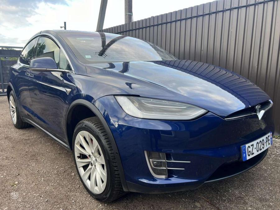 Blue Tesla Model X 2018 in Kaunas, with an engine capacity of 0.00 L and mileage of 108 thousand km for 15700 €, photo 1 on AUTOMOTO.COM.LV
