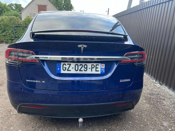 Blue Tesla Model X 2018 in Kaunas, with an engine capacity of 0.00 L and mileage of 108 thousand km for 15700 €, photo 8 on AUTOMOTO.COM.LV
