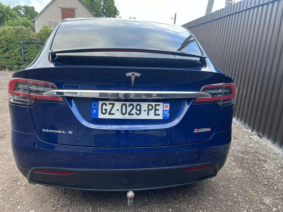 Blue Tesla Model X 2018 in Kaunas, with an engine capacity of 0.00 L and mileage of 108 thousand km for 15700 €, photo 9 on AUTOMOTO.COM.LV