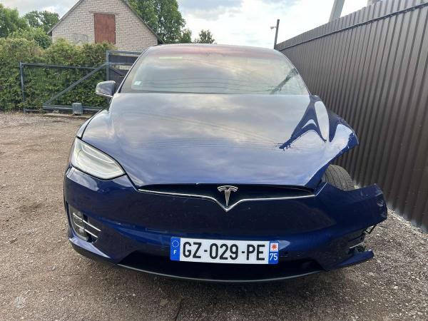 Zils Tesla Model X 2018 Kauņa, ar dzinēja tilpumu 0.00 L un nobraukumu 108 tūkst. km par 14200 €, foto 2 vietnē AUTOMOTO.COM.LV
