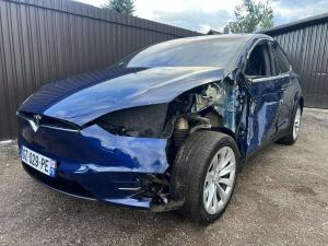 Blue Tesla Model X 2018 in Kaunas, with an engine capacity of 0.00 L and mileage of 108 thousand km for 14200 €, photo 4 on AUTOMOTO.COM.LV