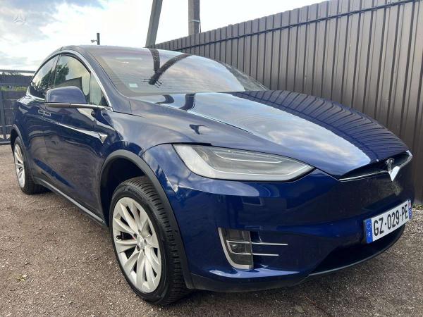 Blue Tesla Model X 2018 in Kaunas, with an engine capacity of 0.00 L and mileage of 108 thousand km for 13999 €, photo 1 on AUTOMOTO.COM.LV
