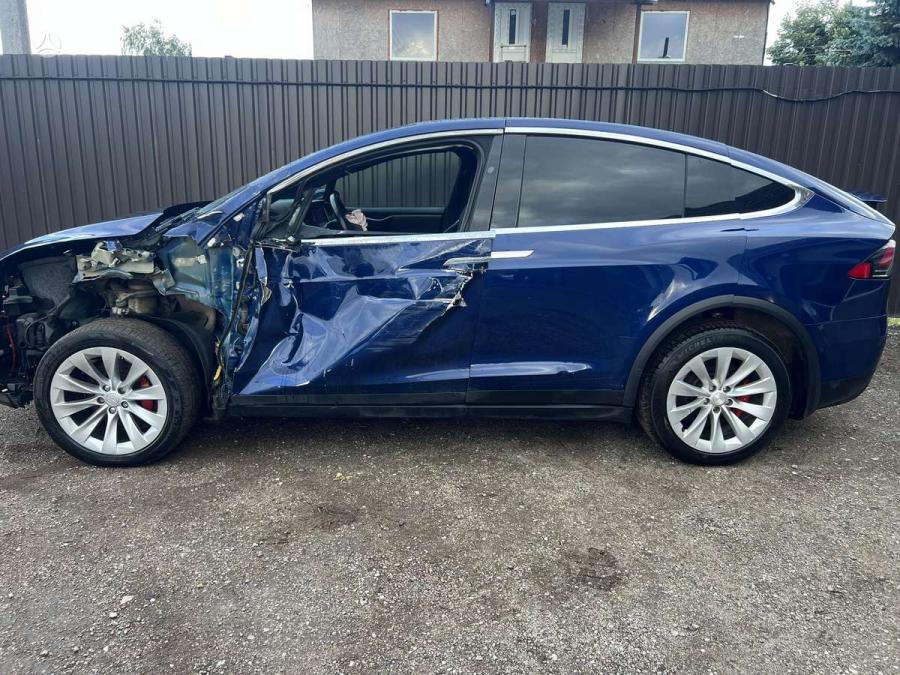 Zils Tesla Model X 2018 Kauņa, ar dzinēja tilpumu 0.00 L un nobraukumu 108 tūkst. km par 13999 €, foto 6 vietnē AUTOMOTO.COM.LV