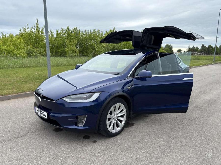 Blue Tesla Model X 2018 in Panevezys, with an engine capacity of 0.00 L and mileage of 127 thousand km for 24000 €, photo 3 on AUTOMOTO.COM.LV