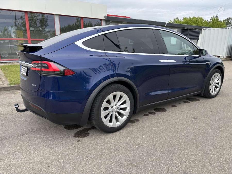 Blue Tesla Model X 2018 in Panevezys, with an engine capacity of 0.00 L and mileage of 127 thousand km for 24000 €, photo 9 on AUTOMOTO.COM.LV