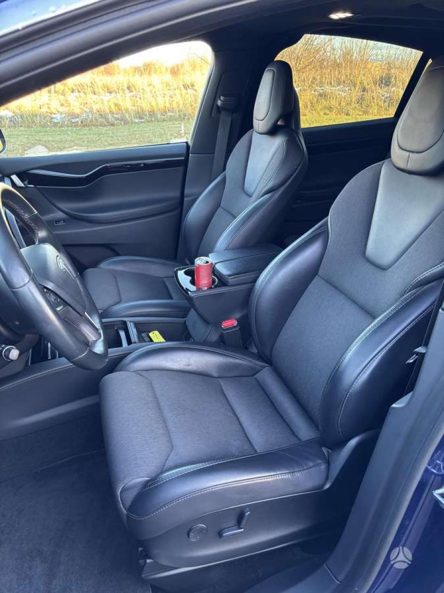 Blue Tesla Model X 2018 in Panevezys, with an engine capacity of 0.00 L and mileage of 127 thousand km for 24000 €, photo 16 on AUTOMOTO.COM.LV