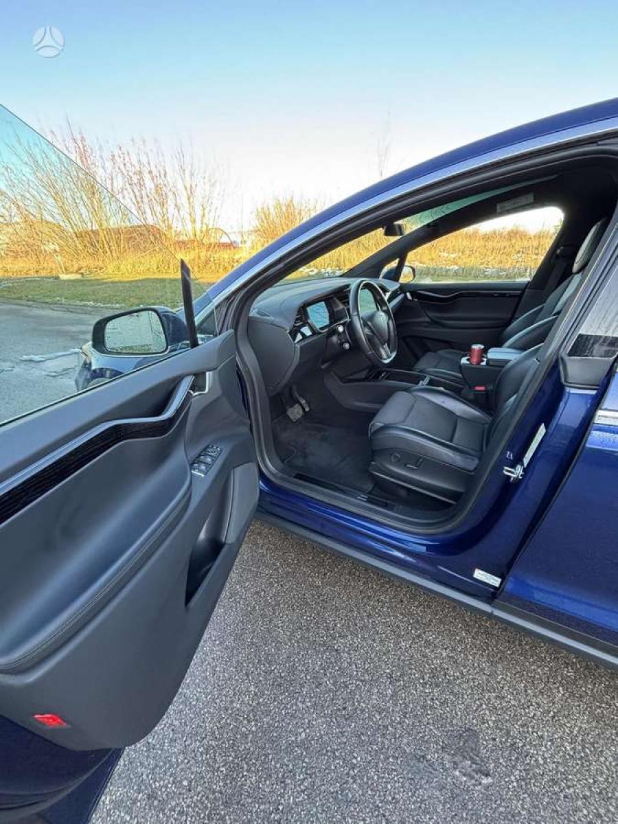 Blue Tesla Model X 2018 in Panevezys, with an engine capacity of 0.00 L and mileage of 127 thousand km for 24000 €, photo 18 on AUTOMOTO.COM.LV