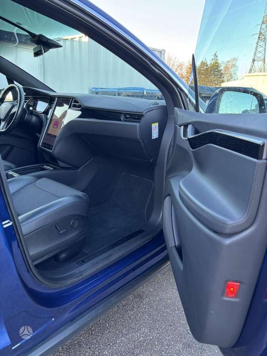 Blue Tesla Model X 2018 in Panevezys, with an engine capacity of 0.00 L and mileage of 127 thousand km for 24000 €, photo 20 on AUTOMOTO.COM.LV