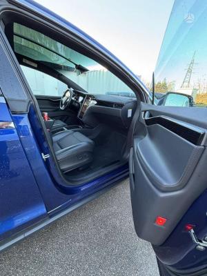Blue Tesla Model X 2018 in Panevezys, with an engine capacity of 0.00 L and mileage of 127 thousand km for 24000 €, photo 27 on AUTOMOTO.COM.LV