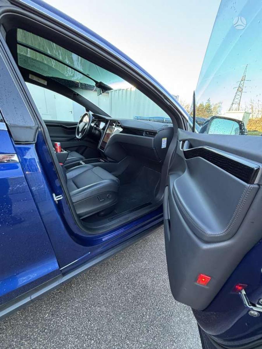 Blue Tesla Model X 2018 in Panevezys, with an engine capacity of 0.00 L and mileage of 127 thousand km for 24000 €, photo 27 on AUTOMOTO.COM.LV