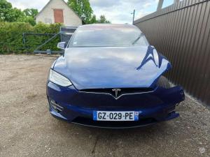 Blue Tesla Model X 2018 in Kaunas, with an engine capacity of 0.00 L and mileage of 108 thousand km for 11800 €, photo 3 on AUTOMOTO.COM.LV