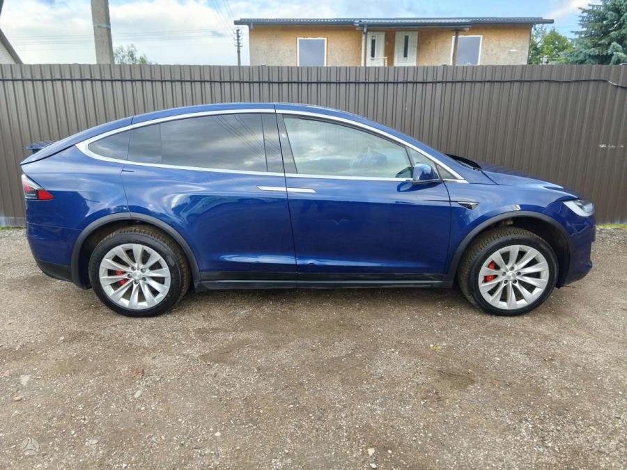 Blue Tesla Model X 2018 in Kaunas, with an engine capacity of 0.00 L and mileage of 108 thousand km for 11800 €, photo 5 on AUTOMOTO.COM.LV