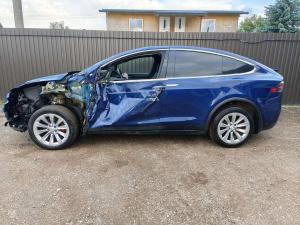 Blue Tesla Model X 2018 in Kaunas, with an engine capacity of 0.00 L and mileage of 108 thousand km for 11800 €, photo 6 on AUTOMOTO.COM.LV