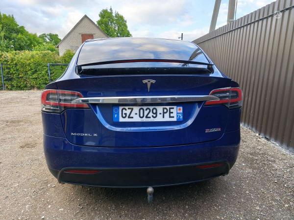 Blue Tesla Model X 2018 in Kaunas, with an engine capacity of 0.00 L and mileage of 108 thousand km for 11800 €, photo 8 on AUTOMOTO.COM.LV