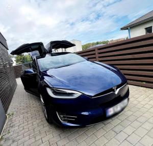 Blue Tesla Model X 2019 in Vilnius, with an engine capacity of 0.00 L and mileage of 130 thousand km for 26999 €, photo  on AUTOMOTO.COM.LV