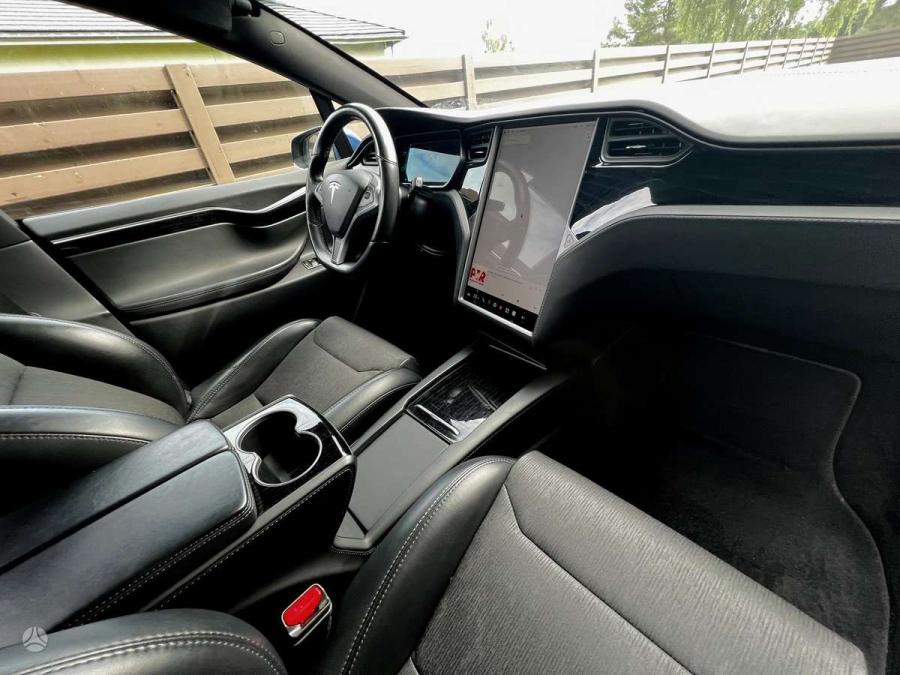 Blue Tesla Model X 2019 in Vilnius, with an engine capacity of 0.00 L and mileage of 130 thousand km for 26999 €, photo 12 on AUTOMOTO.COM.LV