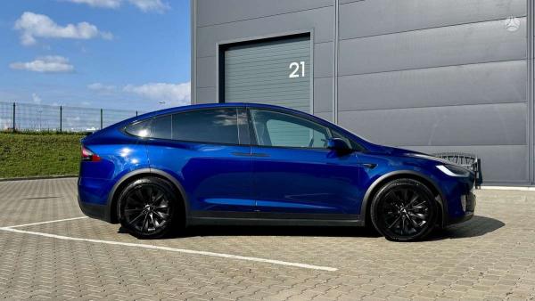 Blue Tesla Model X 2020 in Vilnius, with an engine capacity of 0.00 L and mileage of 126 thousand km for 30990 €, photo 8 on AUTOMOTO.COM.LV