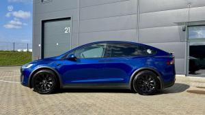 Blue Tesla Model X 2020 in Vilnius, with an engine capacity of 0.00 L and mileage of 126 thousand km for 30990 €, photo 9 on AUTOMOTO.COM.LV