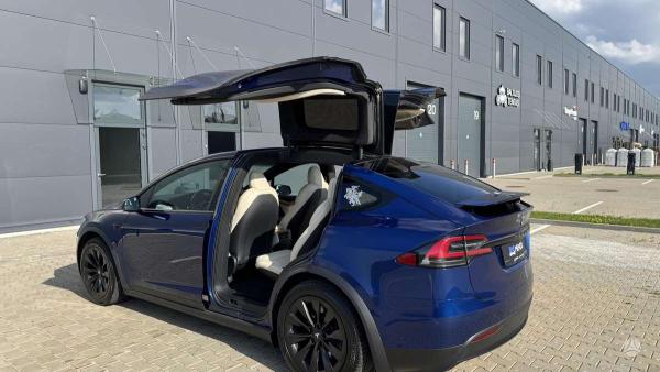 Blue Tesla Model X 2020 in Vilnius, with an engine capacity of 0.00 L and mileage of 126 thousand km for 30990 €, photo 10 on AUTOMOTO.COM.LV