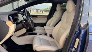 Blue Tesla Model X 2020 in Vilnius, with an engine capacity of 0.00 L and mileage of 126 thousand km for 30990 €, photo 18 on AUTOMOTO.COM.LV