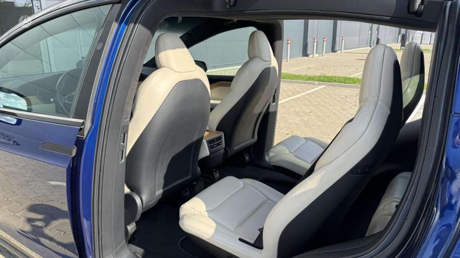 Blue Tesla Model X 2020 in Vilnius, with an engine capacity of 0.00 L and mileage of 126 thousand km for 30990 €, photo 19 on AUTOMOTO.COM.LV