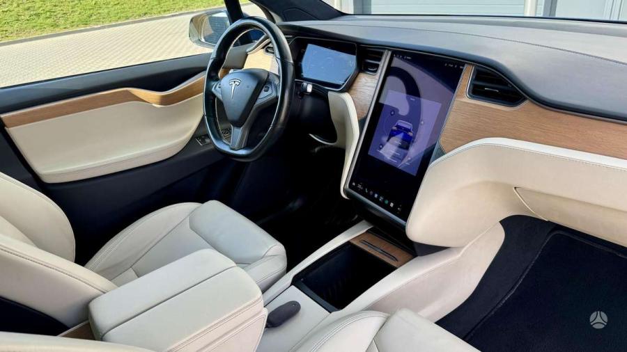 Blue Tesla Model X 2020 in Vilnius, with an engine capacity of 0.00 L and mileage of 126 thousand km for 30990 €, photo 23 on AUTOMOTO.COM.LV