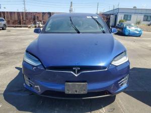 Blue Tesla Model X 2021 in Kaunas, with an engine capacity of 0.00 L and mileage of 86 thousand km for 26500 €, photo 3 on AUTOMOTO.COM.LV