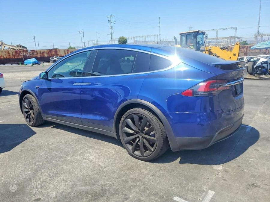 Blue Tesla Model X 2021 in Kaunas, with an engine capacity of 0.00 L and mileage of 86 thousand km for 26500 €, photo 5 on AUTOMOTO.COM.LV