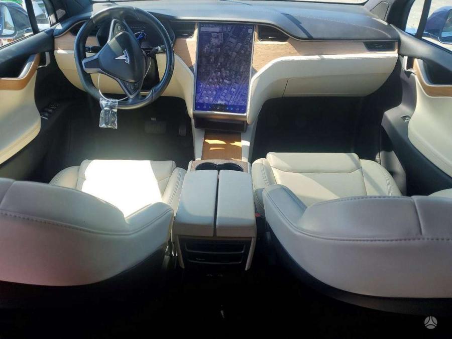 Blue Tesla Model X 2021 in Kaunas, with an engine capacity of 0.00 L and mileage of 86 thousand km for 26500 €, photo 8 on AUTOMOTO.COM.LV