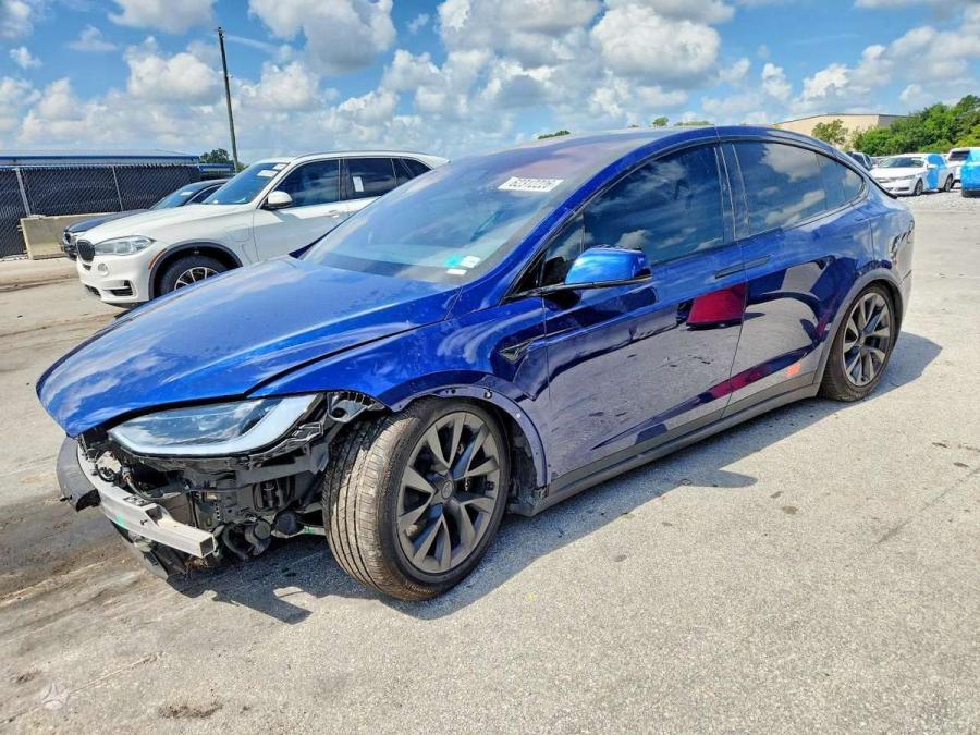 Blue Tesla Model X 2024 in Klaipeda, with an engine capacity of 0.00 L and mileage of 50 thousand km for 26500 €, photo 1 on AUTOMOTO.COM.LV