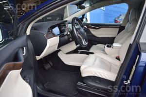 Blue Tesla Model X 2017 in Riga, with an engine capacity of 0.00 L and mileage of 68 thousand km for 34900 €, photo 4 on AUTOMOTO.COM.LV