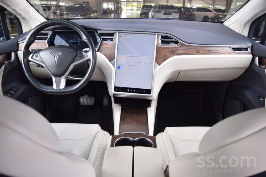 Blue Tesla Model X 2017 in Riga, with an engine capacity of 0.00 L and mileage of 68 thousand km for 34900 €, photo 5 on AUTOMOTO.COM.LV