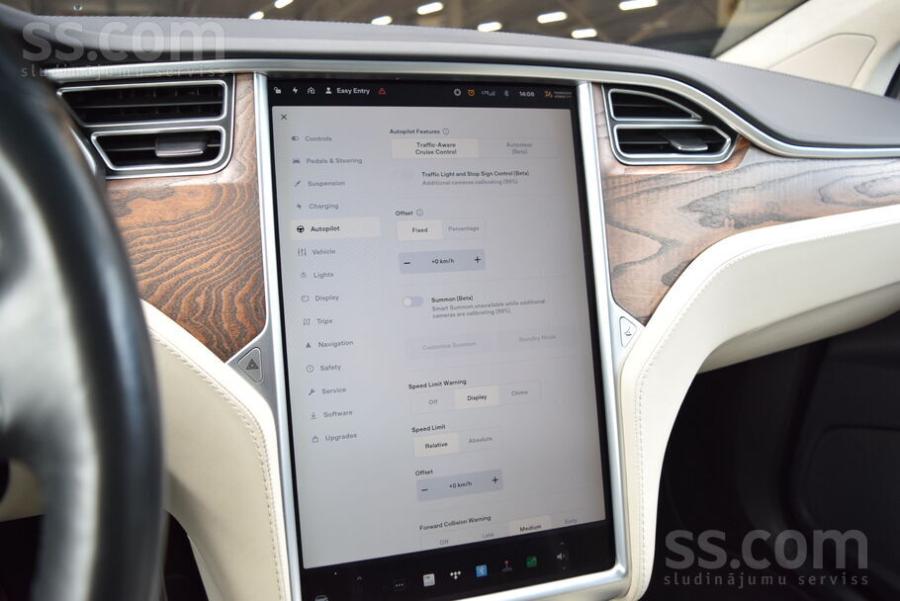 Blue Tesla Model X 2017 in Riga, with an engine capacity of 0.00 L and mileage of 68 thousand km for 34900 €, photo 7 on AUTOMOTO.COM.LV