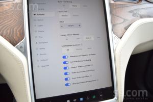 Blue Tesla Model X 2017 in Riga, with an engine capacity of 0.00 L and mileage of 68 thousand km for 34900 €, photo 8 on AUTOMOTO.COM.LV