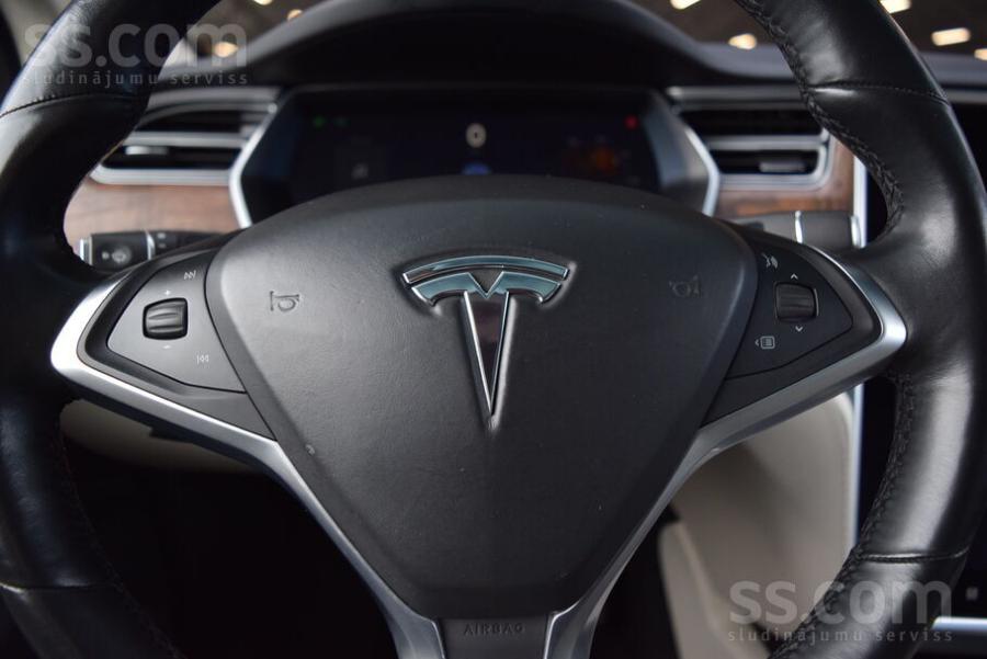 Blue Tesla Model X 2017 in Riga, with an engine capacity of 0.00 L and mileage of 68 thousand km for 34900 €, photo 15 on AUTOMOTO.COM.LV