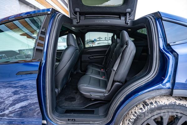 Blue Tesla Model X 2022 in Riga, with an engine capacity of 0.00 L and mileage of 70 thousand km for 55000 €, photo 8 on AUTOMOTO.COM.LV