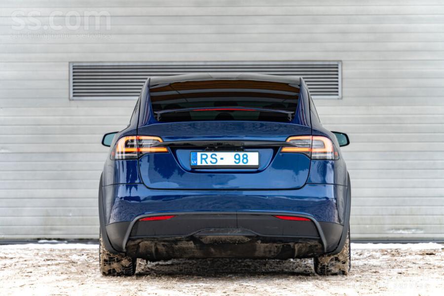 Blue Tesla Model X 2022 in Riga, with an engine capacity of 0.00 L and mileage of 70 thousand km for 40000 €, photo 7 on AUTOMOTO.COM.LV