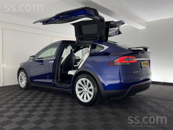 Blue Tesla Model X 2023 in Riga, with an engine capacity of 0.00 L and mileage of 190 thousand km for 35770 €, photo 5 on AUTOMOTO.COM.LV