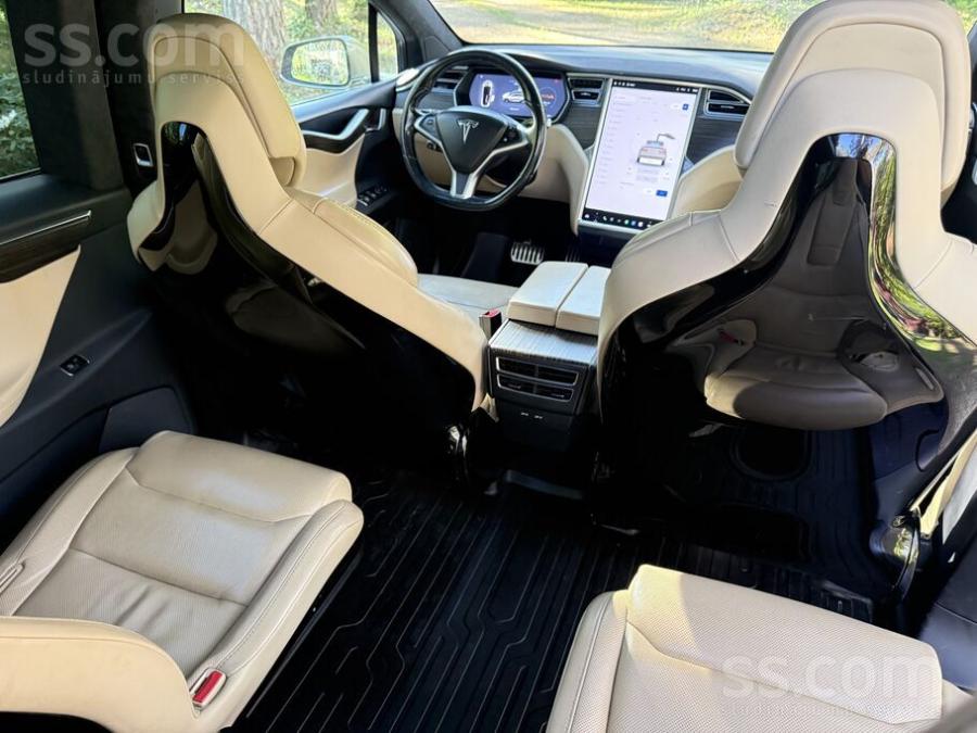 Brūns Tesla Model X 2016 Rīga, ar dzinēja tilpumu 0.00 L un nobraukumu 182 tūkst. km par 27590 €, foto 24 vietnē AUTOMOTO.COM.LV