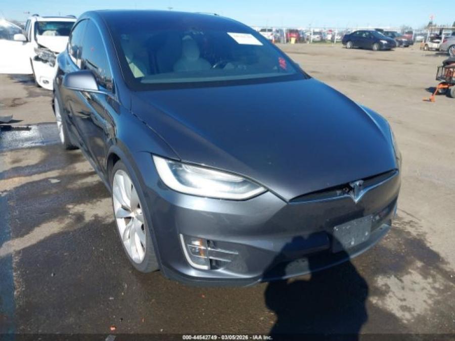 Tesla Model X 2016 Klaipėda, ar dzinēja tilpumu 0.00 L un nobraukumu 0 tūkst. km par 10900 €, foto 1 vietnē AUTOMOTO.COM.LV
