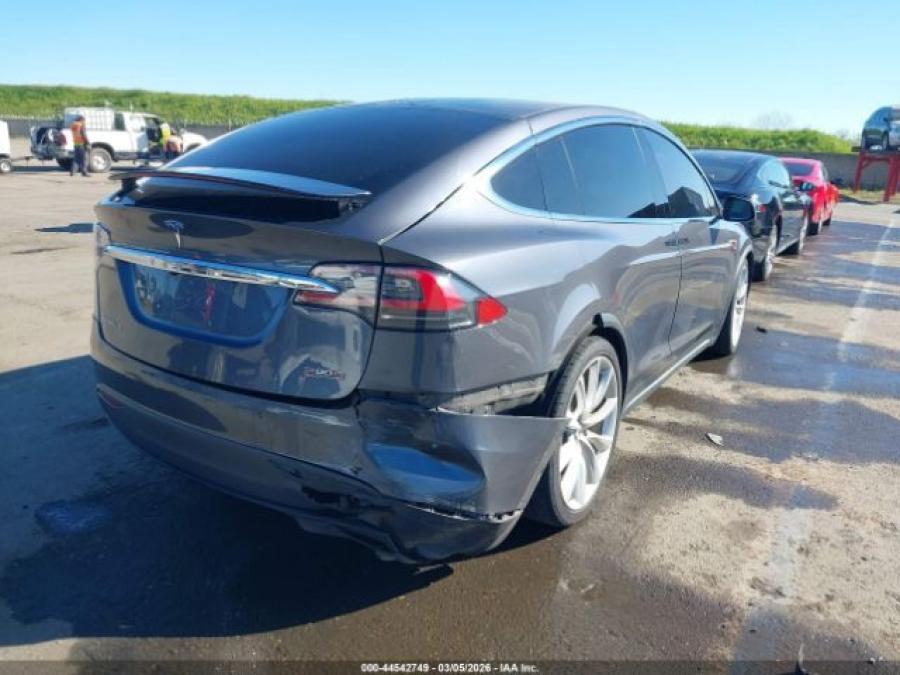 Tesla Model X 2016 Klaipėda, ar dzinēja tilpumu 0.00 L un nobraukumu 0 tūkst. km par 10900 €, foto 5 vietnē AUTOMOTO.COM.LV