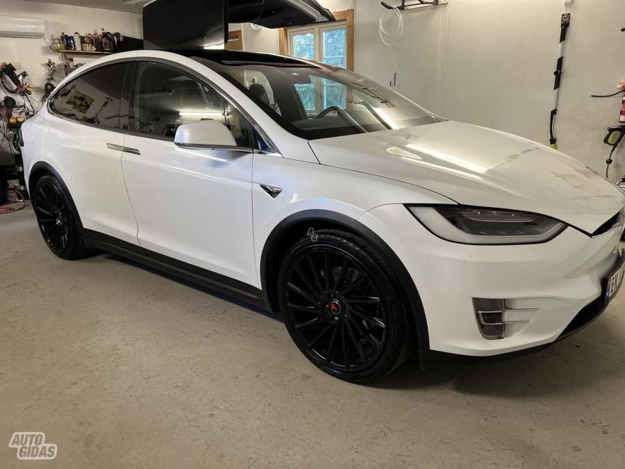 Tesla Model X 2017 Viļņa, ar dzinēja tilpumu 0.00 L un nobraukumu 118 tūkst. km par 32000 €, foto 4 vietnē AUTOMOTO.COM.LV