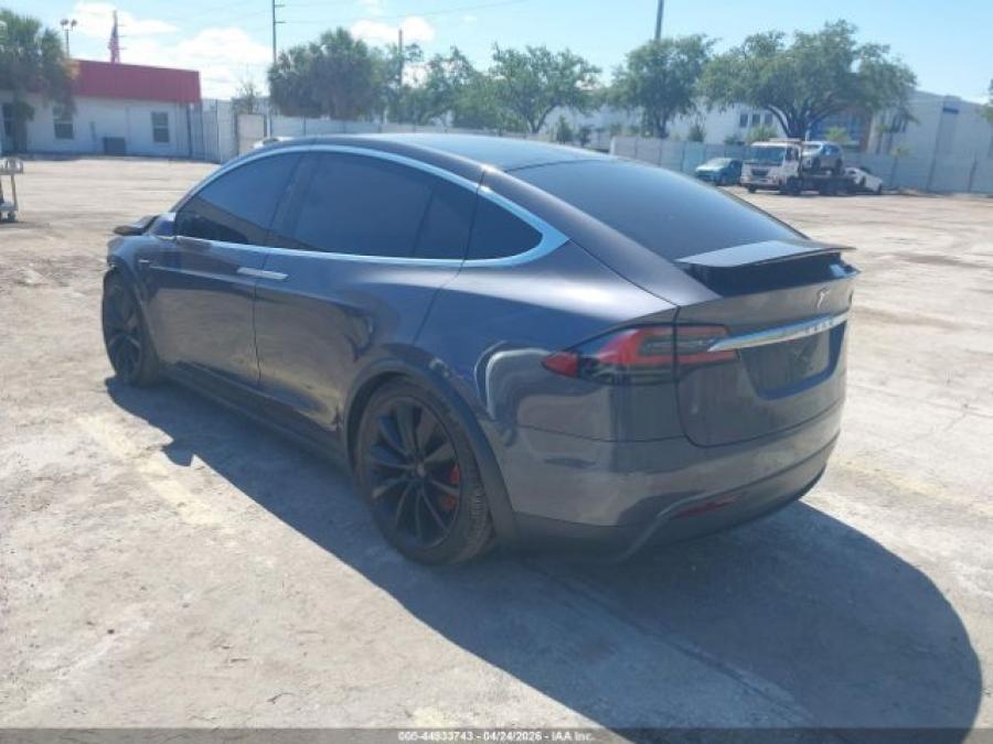 Tesla Model X 2020 in Klaipeda, with an engine capacity of 0.00 L and mileage of 0 thousand km for 12600 €, photo 4 on AUTOMOTO.COM.LV